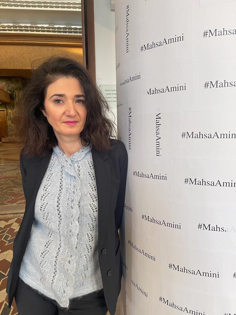 Hanieh Delecroix salue la mémoire de Mahsa Amini | Tout le Palais ...